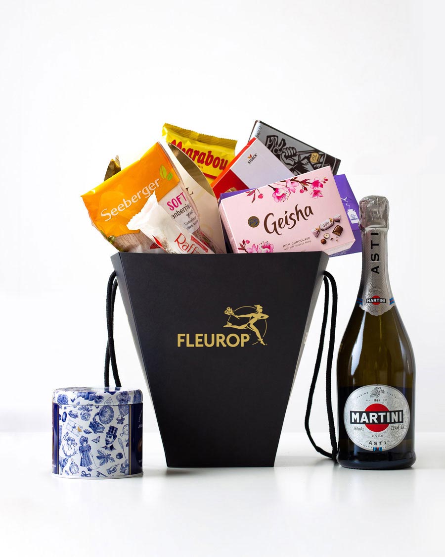 Sweet Selection in a Gift Bag | Gourmet | Fleurop Hungary. Flower Delivery